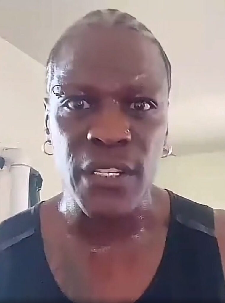 Ron Killings (R-Truth) Gives Closer Look At New Haircut After WWE Raw ...